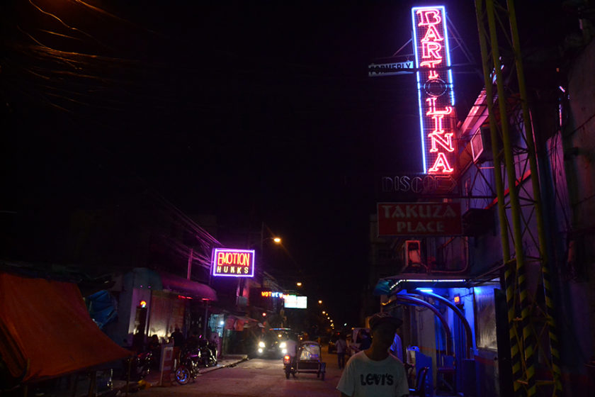 PICTURES: Night Strolling In Cubao - Quedank