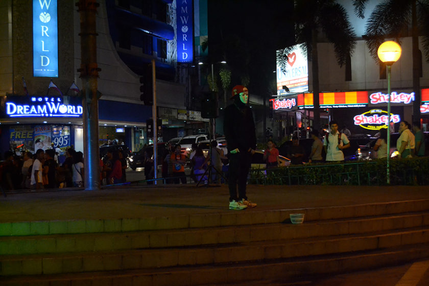 PICTURES: Night Strolling In Cubao - Quedank