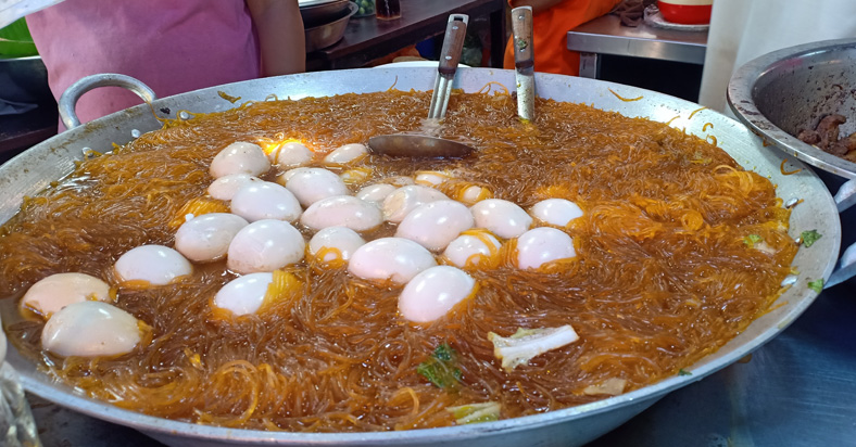 Nanay Rosa's Sotanghon. The Best Of Quiapo's Street Foods - Quedank